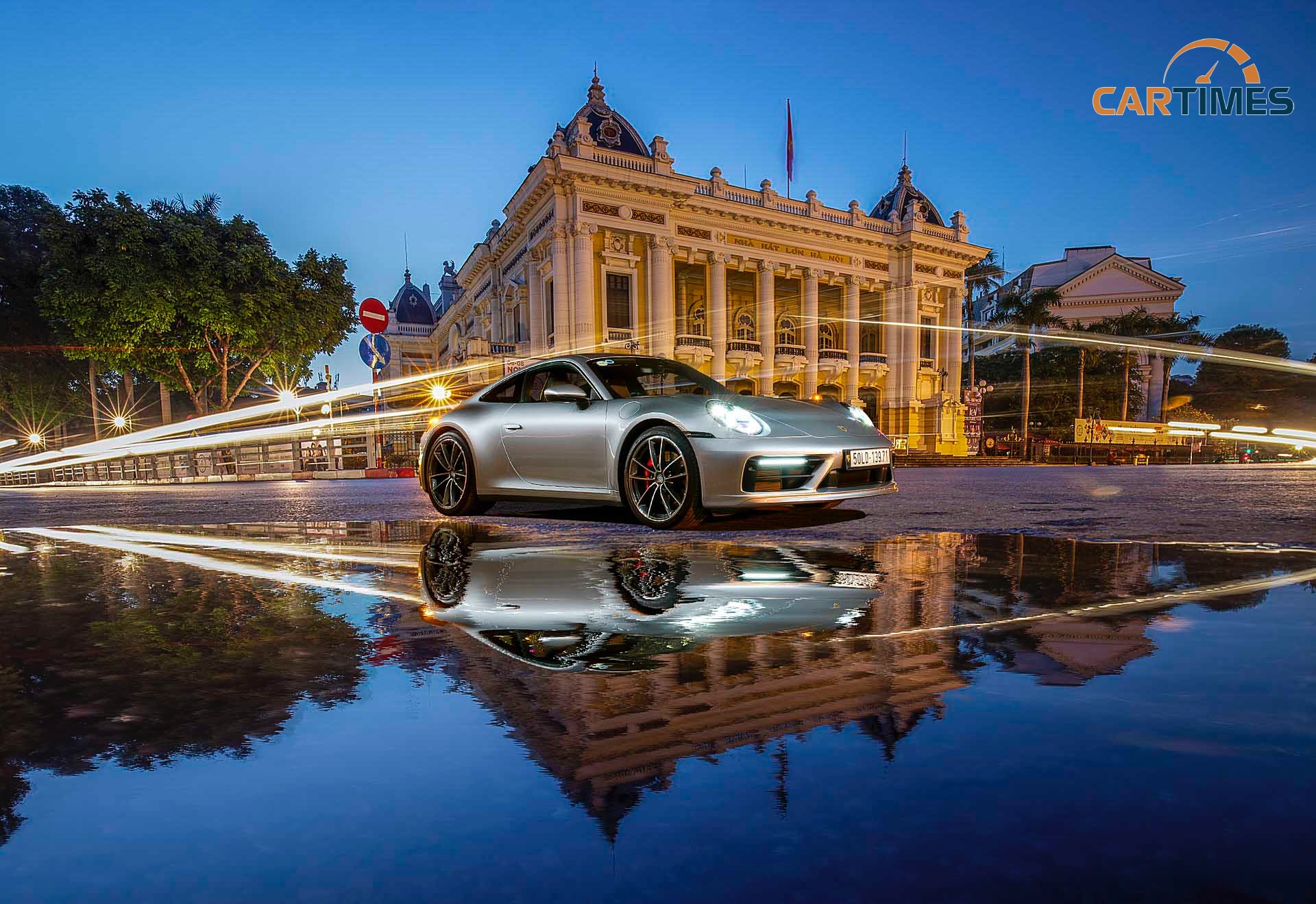 Lái siêu xe Porsche 911 "ngắm" những điểm đẹp nhất của Hà Nội trong 40 giây