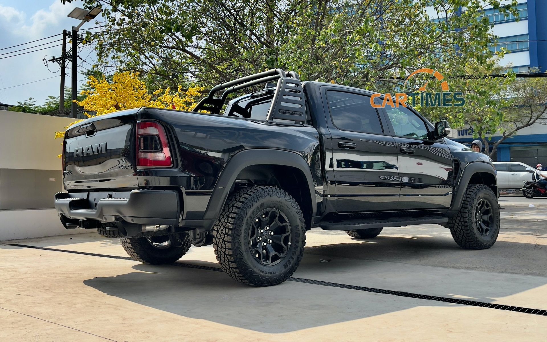 Cận cảnh "khủng long bạo chúa" RAM 1500 TRX: Duy nhất tại Việt Nam ...
