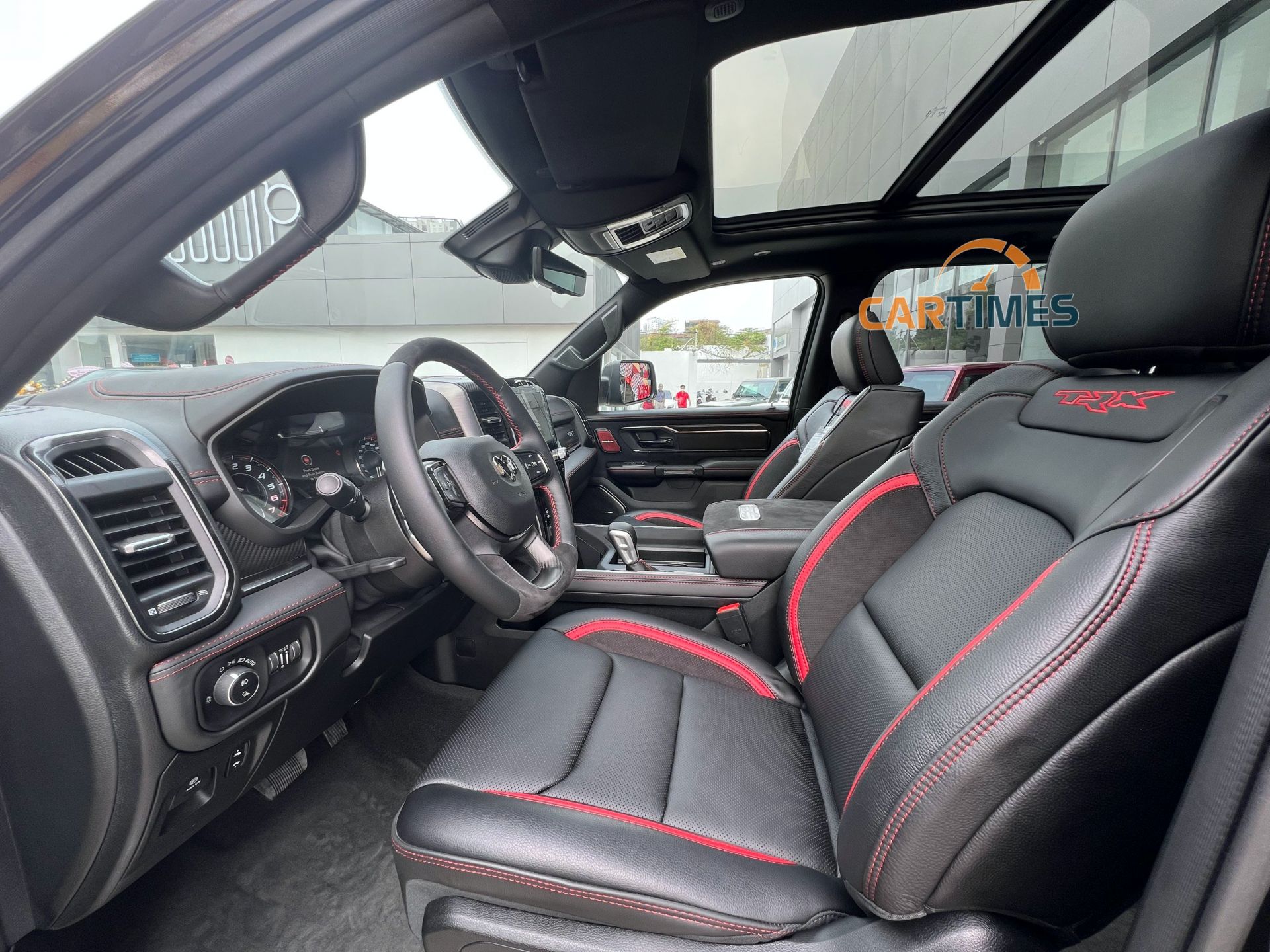 Cận cảnh "khủng long bạo chúa" RAM 1500 TRX: Duy nhất tại Việt Nam ...