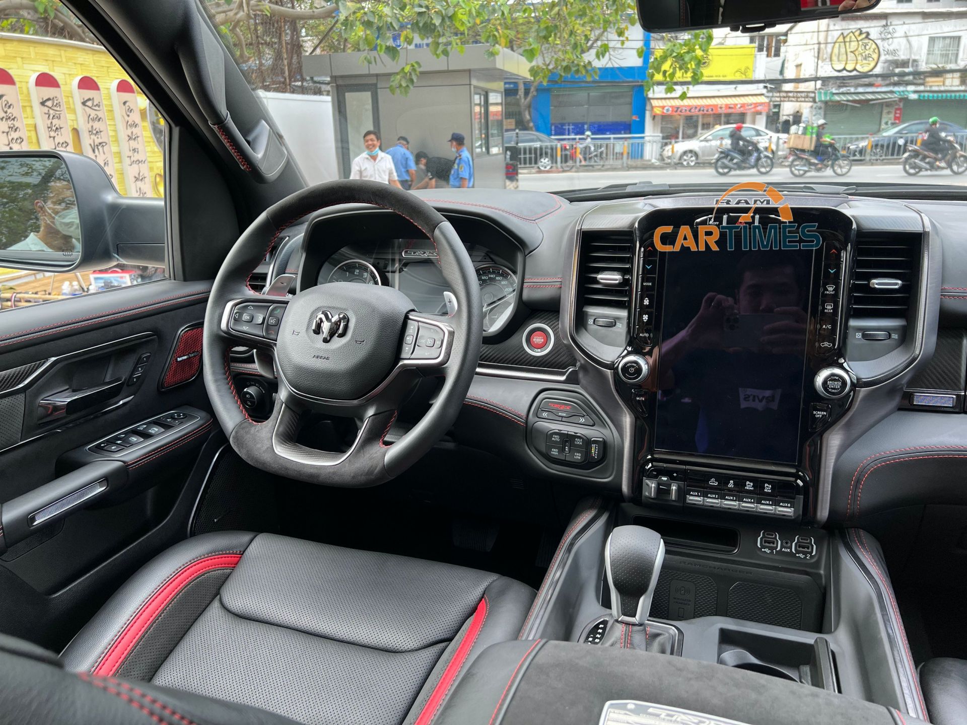 Cận cảnh "khủng long bạo chúa" RAM 1500 TRX: Duy nhất tại Việt Nam ...