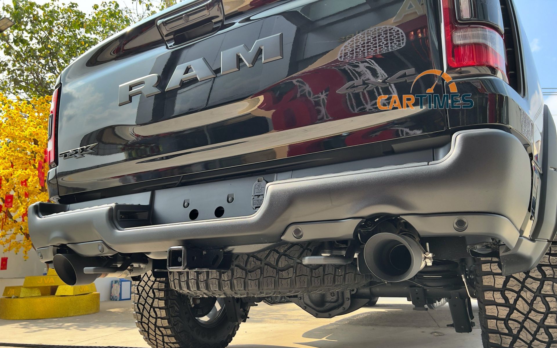 Cận cảnh "khủng long bạo chúa" RAM 1500 TRX: Duy nhất tại Việt Nam ...