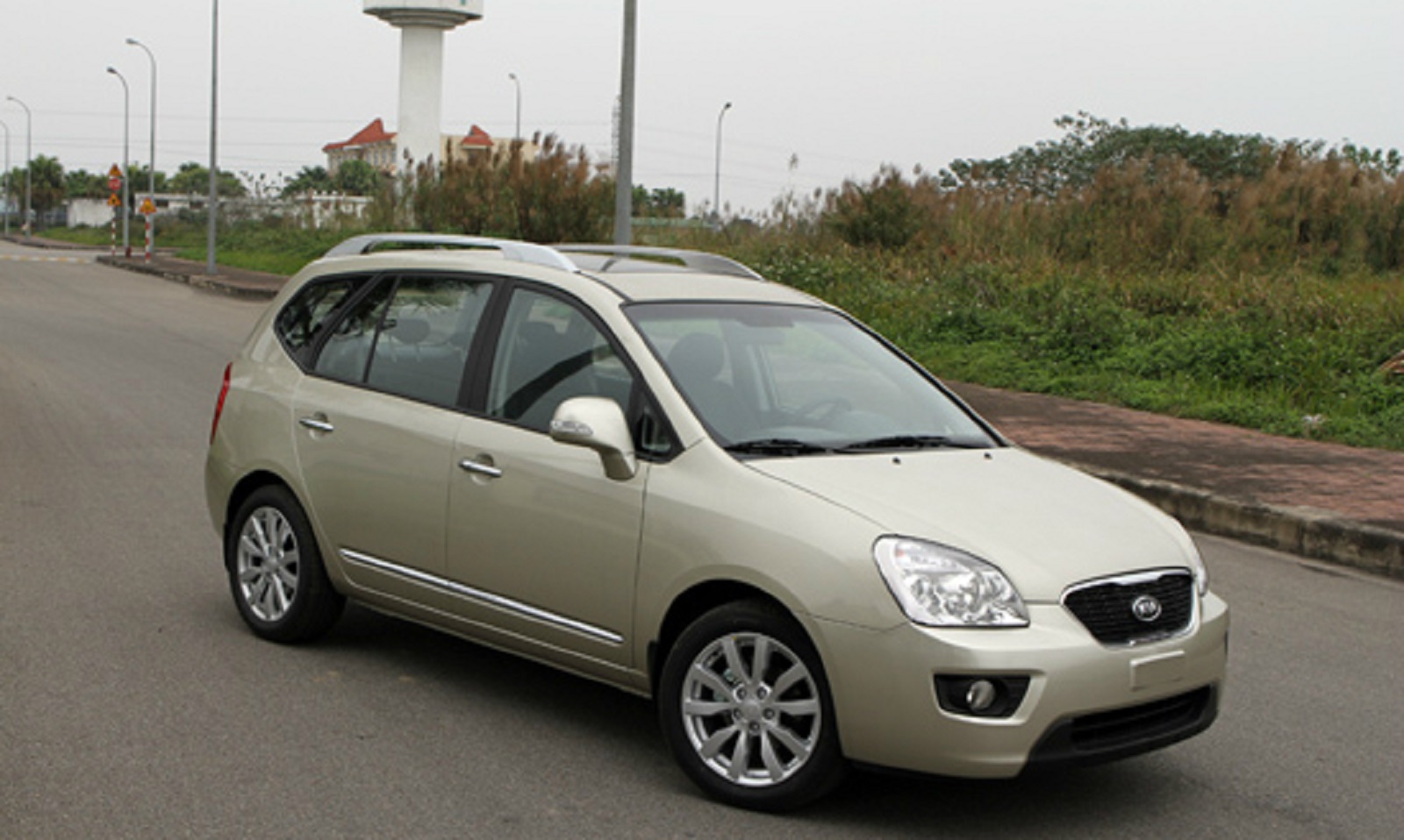 Các thế hệ xe Kia Carens tại Việt Nam