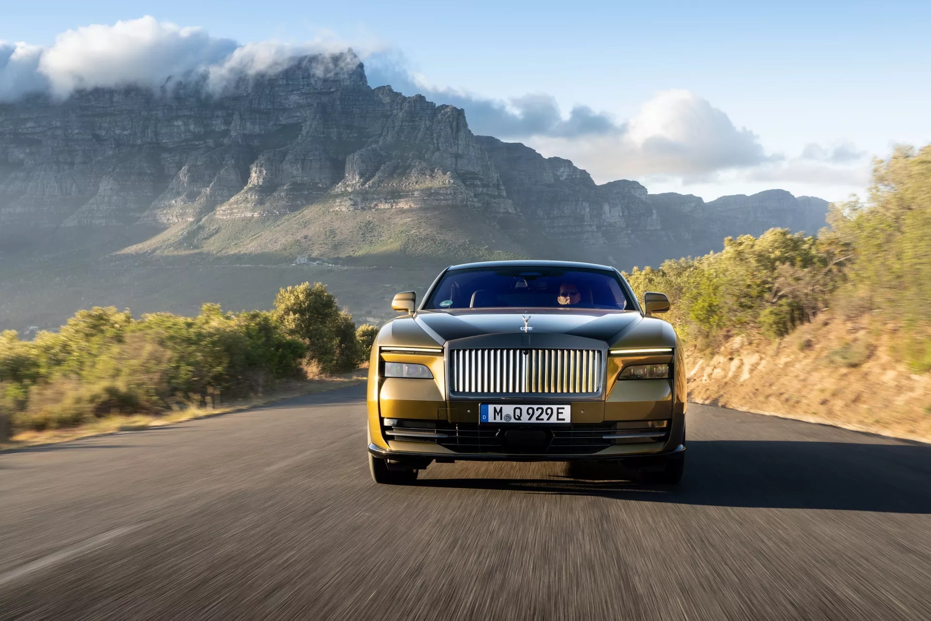 Rolls-Royce sẵn sàng cho khách hàng vào danh sách đen nếu "ôm xe" kiếm lời