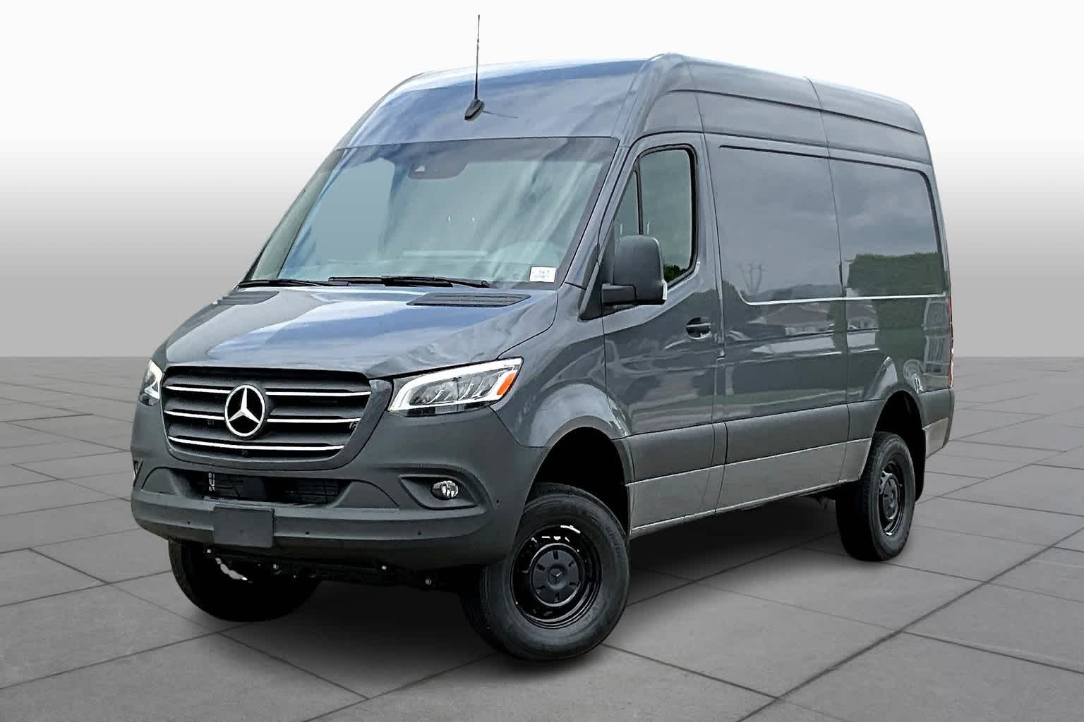 Mercedes-Benz Sprinter 2024: Tiện nghi, hiện đại, nhiều tùy chỉnh