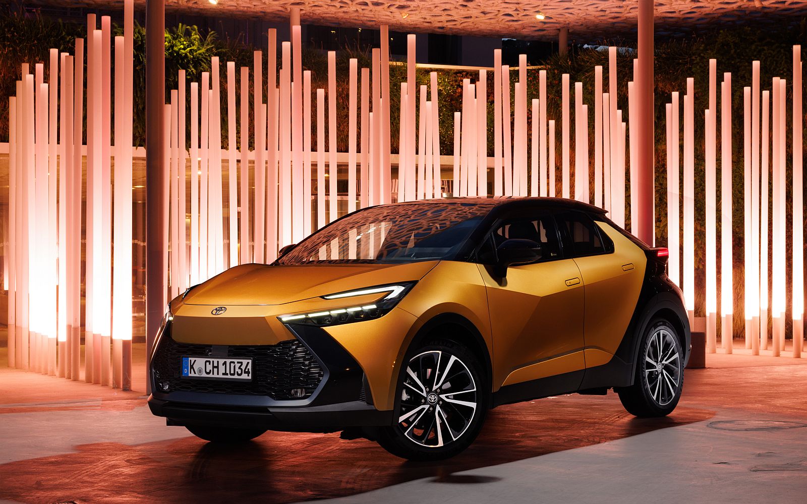 Những điểm mới nổi trội của Toyota CHR PHEV 2024