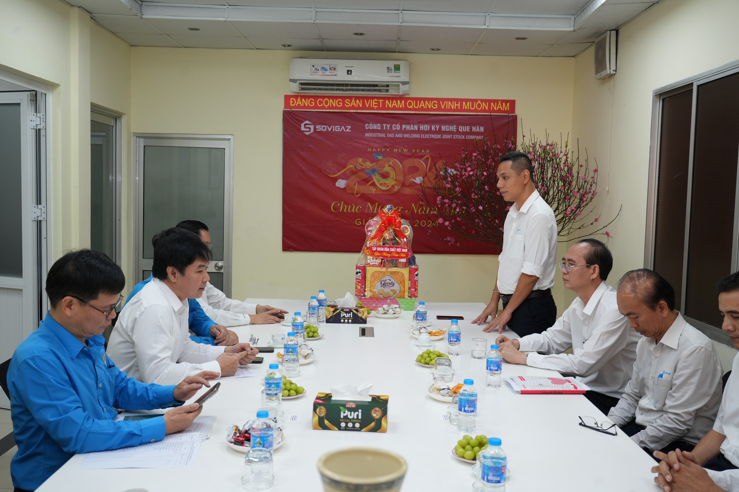 Phó Tổng giám đốc Tập đoàn Hoá chất Việt Nam thăm và chúc Tết 4 đơn vị ...
