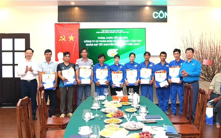 Phó Tổng giám đốc Tập đoàn Hoá chất Việt Nam thăm và chúc Tết 4 đơn vị ...