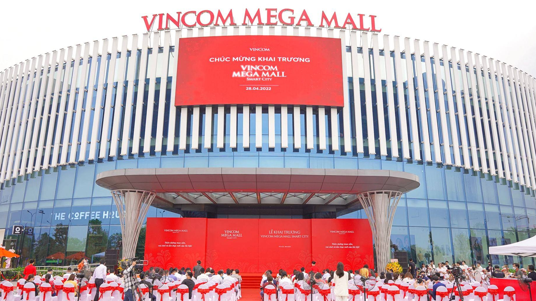 Vingroup (VIC) nói gì khi quyết định bán 41,5% vốn tại Vincom Retail (VRE)?