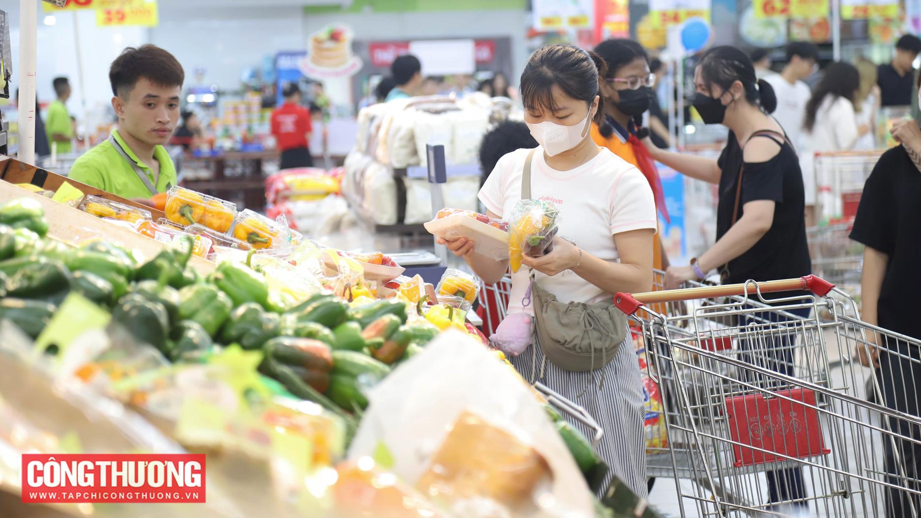 CPI tháng 3/2025 giảm nhẹ so với tháng trước do giá xăng dầu, giá lương ...