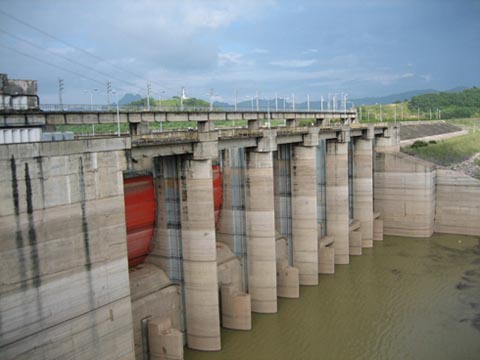 Thủy điện Hòa Bình: Sẵn sàng huy động 8 tổ máy phát điện hè 2013