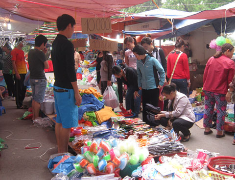 Tuần lễ hội chợ hàng tiêu dùng và thời trang hè 2013