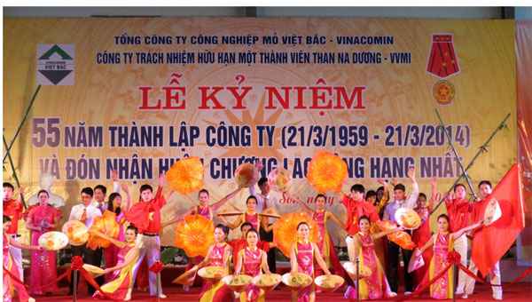 Công ty Than Na Dương đón nhận Huân chương Lao động hạng Nhất