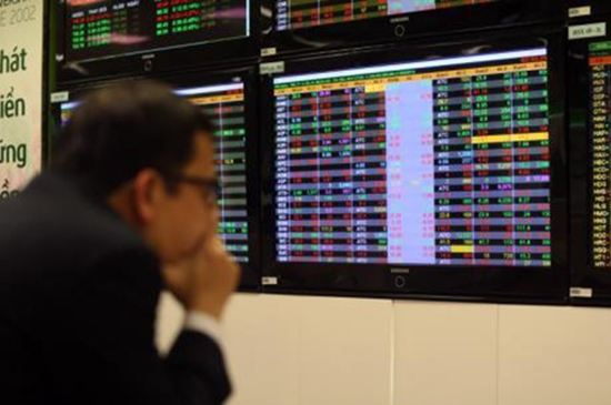 Shares mixed on EFT trading