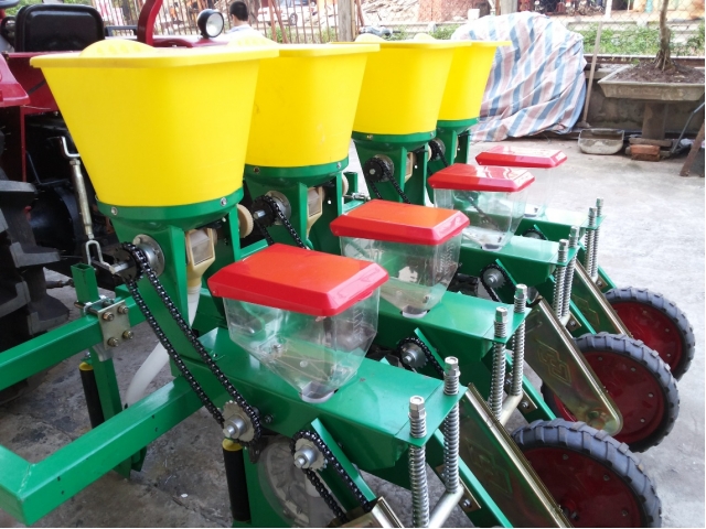 Japan introduces turnip sowing, harvest machine to Can Tho