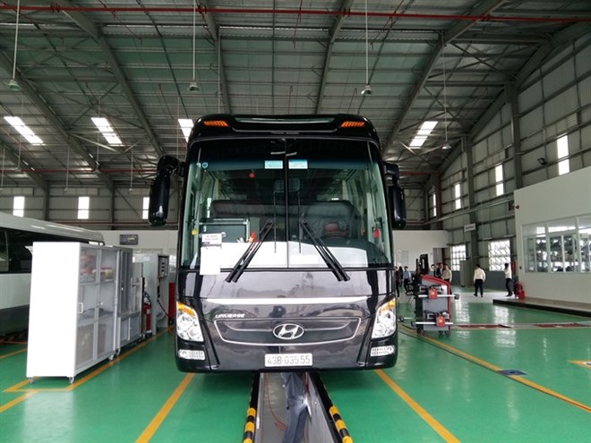 Thaco opens smart truck, bus showroom